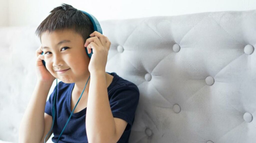 12 Best podcasts to teach kids native English - E2 Talk